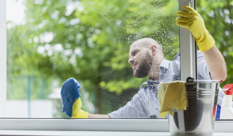 How to Clean Outside Windows | Bond Cleaning Sydney